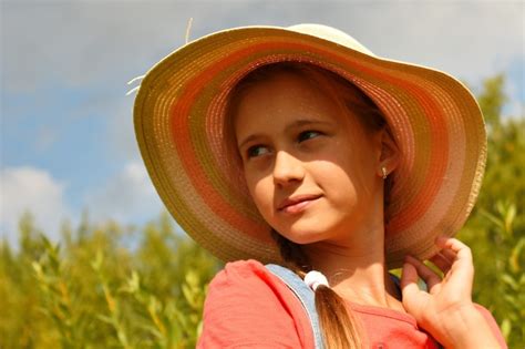 Premium Photo Beautiful Young Girl In A Summer Hat