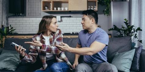 Woman Horrified After Seeing That Her Husband Used A Contact Photo Of