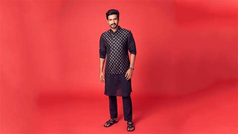 Vishnu Vishal Poses Nude Takes Inspiration From Ranveer Singh