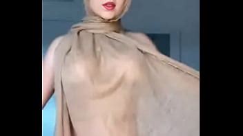 Aditi Kapoor Wearing Hijab Flashing In Public Xvideos Com