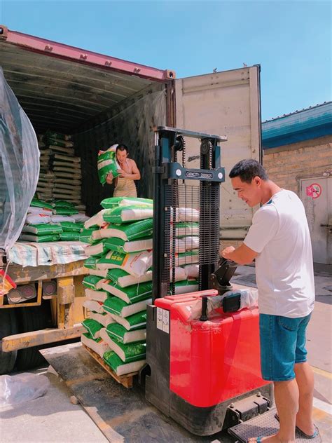 厦门市储备粮管理集团有限公司 首页 第二粮库应急成品粮保管班组保障节日期间市场供给