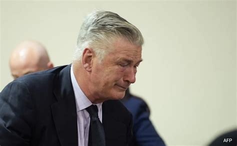 Video Alec Baldwin Sobs Hugs Lawyer As Judge Dismisses Manslaughter Case