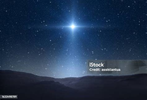 베들레헴의 별 또는 크리스마스 별 별이 빛나는 밤하늘의 밝은 별 별에 대한 스톡 벡터 아트 및 기타 이미지 별 성탄화 크리스마스 Istock