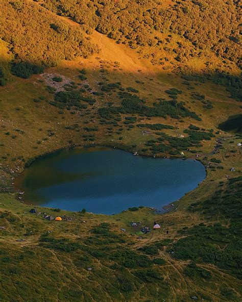 Озеро Ворожеска — перлина Свидовецького масиву в Карпатах Це озеро льодовикового походження з