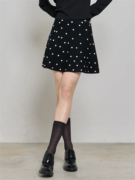 제너럴아이디어 Woman 도트 플레어 스커트 Black