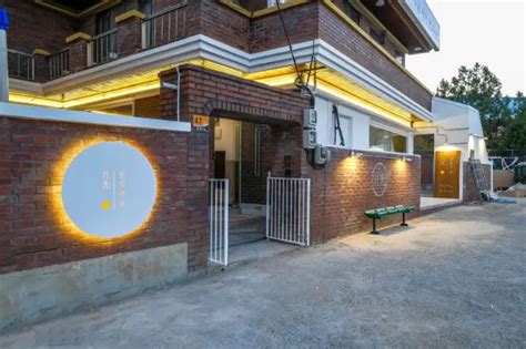 간접조명으로 은은한 분위기의 모던 인더스트리얼 컨셉 주택 개조 카페 인테리어 순천 조례동