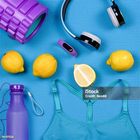 피트 니스 장비 여자 운동 액세서리 및 옷 평면 누워 평면도 피트 니스 배경 개인 장식품에 대한 스톡 사진 및 기타 이미지 개인 장식품 체육관 0명 Istock