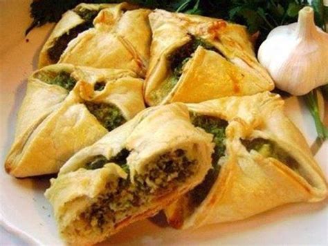 Самса с начинкой из брынзы и шпината