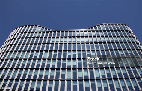 비즈니스 미래 지향적 인 사무실 건물 런던의 도시 금융 지구 봄 푸른 하늘 0명에 대한 스톡 사진 및 기타 이미지 0명 건물 외관 건물 정면 Istock