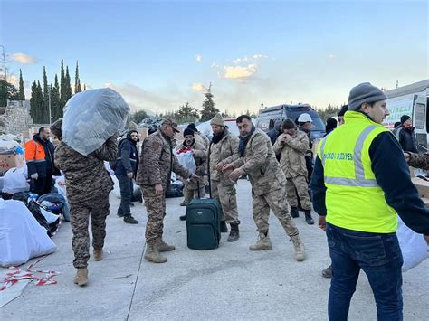 ФОТО Туркт очсон Монголын аврах баг таван хүнийг эсэн мэнд олж нурангид дарагдсан 12 иргэний