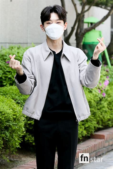 포토 김용빈 새하얀 미남 헉스