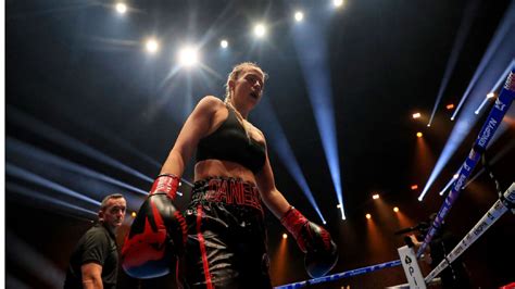 Womens Boxer Who Flashed Crowd Removed From Upcoming Fight After Backlash Brobible