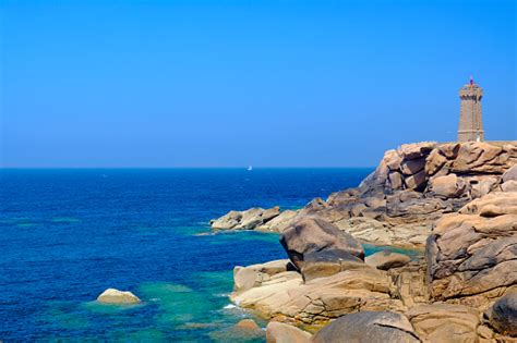 브리 타 니 핑크 화강암 해안의 플 루 마 나 흐 등 대 프랑스 0명에 대한 스톡 사진 및 기타 이미지 0명 건물 외관 관광 Istock