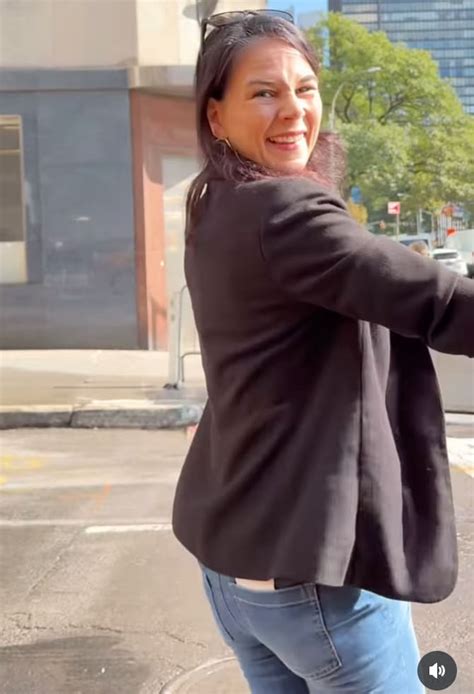 Wie Bei „sex And The City“ Baerbock Posiert Schon In New York