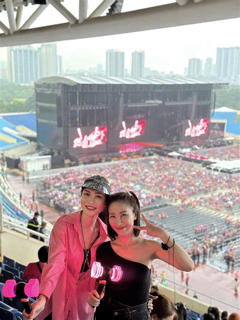 Rosé đăng ảnh sexy ở hậu trường sao Việt lên đồ nườm nượp đi xem BlackPink