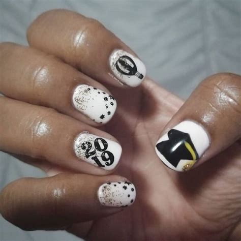 22 Uñas De Graduación Para Una Imagen Perfecta De Este Hito