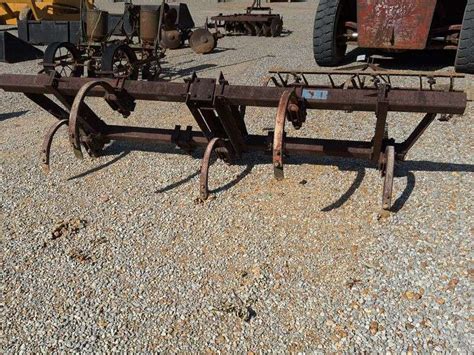 5 Shank Chisel Plow 3pt Hitch Taylor Auction And Realty Inc