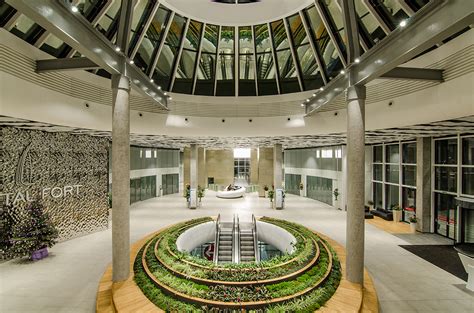 Централно фоайе Capital Fort