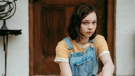 بیوگرافی اما مایرز، بازیگر انید سینکلر در ونزدی مجله نت مگ