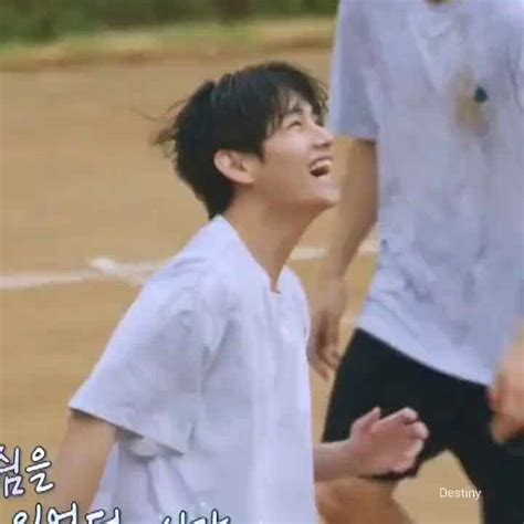 방탄소년단 뷔 패션 아이콘 방탄소년단 뷔 레인부츠가 잘 어울리는 남자 아이돌 1위 기사글 네이버 블로그