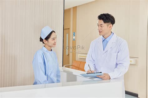 병원 프론트 데스크 손 서명 사진 무료 다운로드 Lovepik