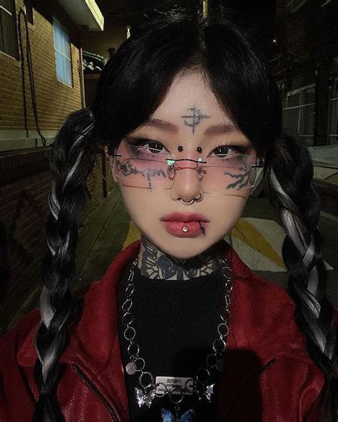 ☠️젬젬☠️ On Instagram 안경선글라스 맛집 Svlvtg 시불리선글라스😎😎🤓🤓 안경 Svlvtg 시불리” Wanita Bertato Riasan
