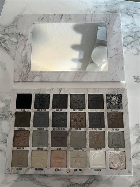 Jeffree Star Cremated Eyeshadow Palette Original In Häfen
