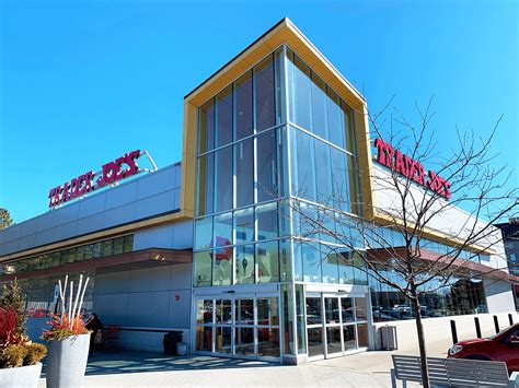 Eton Chagrin Boulevard Trader Joes Grocery Store At Eton