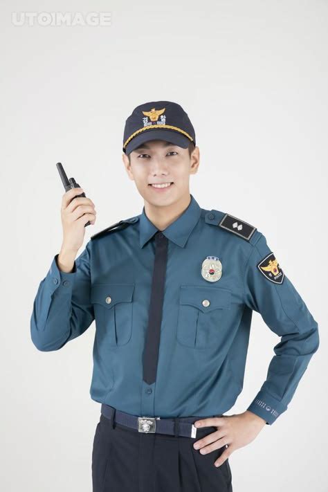 근무복은 청록색으로 새롭게 바뀐 경찰 제복 사진 10장 경찰복 옷 남자 옷