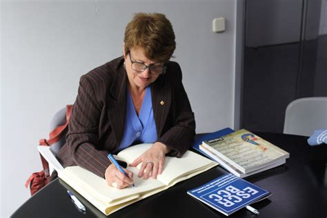 Visita De La Honorable Sra Anna Simó Castelló Consellera De Educación De La Generalitat De