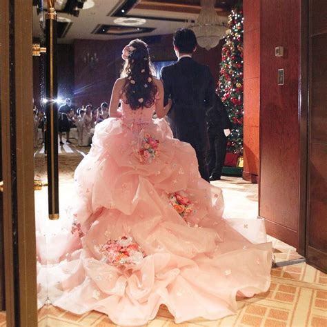 披露宴のお色直し再入場は、カメラマンさんに後ろ姿を撮ってもらうべき！ Marry マリー Flower Girl Dresses