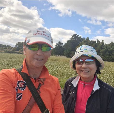 익현 하나 된 핏줄 어둠 속에 갇힌 찢어진 가슴아 통곡의 강물은 어디로 흘러가는가 흩어진 조각 잃어버린 얼굴들 다시 하나 되어 솟아오르라 모진 광풍 몰아치는