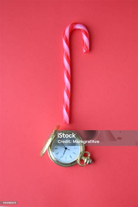 메리 크리스마스 카드 빨간색 배경에 사탕 지팡이입니다 12월에 대한 스톡 사진 및 기타 이미지 12월 겨울 계절 Istock