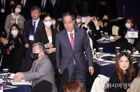 [포토] 여성리더스포럼 참석하는 한덕수 총리 아시아경제