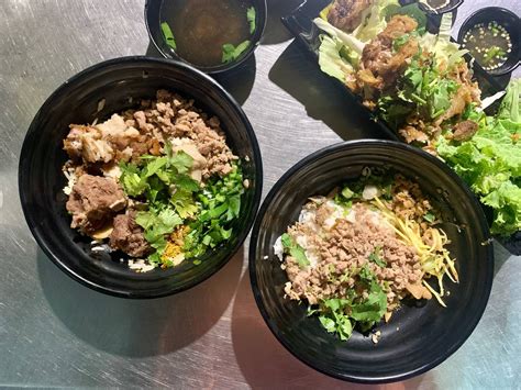 รูป ข้าวต้มแห้งริมหนน ข้าวต้ม ข้าวต้มยำ โจ๊ก ก๋วยเตี๋ยวต้มยำ เล้งแซ่บ กะเพรา บรรทัดทอง