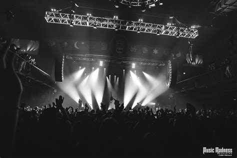 Cigarettes After Sex Draws Concertgoers Into A Dreamy Irresistible Soundscape Music Madness