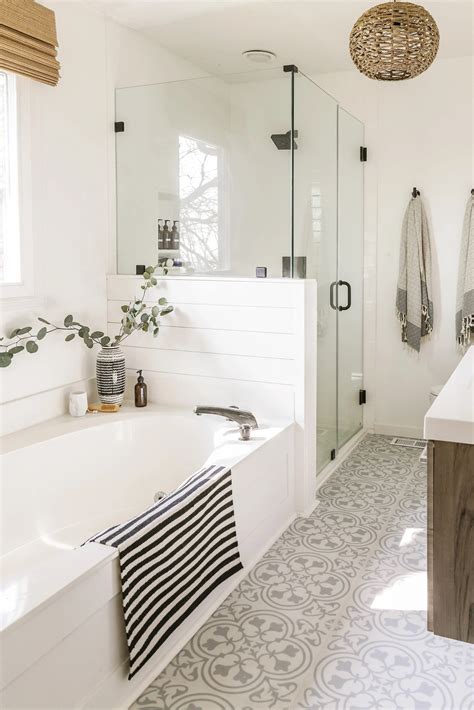 Farmhouse Master Bathroom Ideas