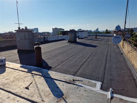 Неможело за един ден Демонтаж на ламариненена обшивка 100м2 свалянето и грунд и полагане