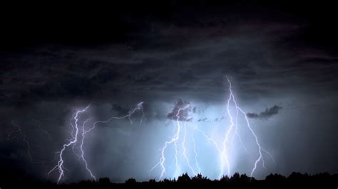 Бурите и дъждовете се насочват към Източна България Новини бг