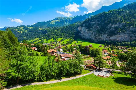 스위스 라우터브루넨의 전통 가옥 프리미엄 사진