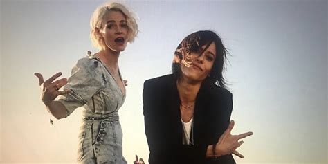 No Filter Leisha Hailey And Kate Moennig Flex Their Lesbian Hands For You Autostraddle