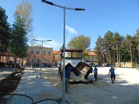 Изграждат нов паркинг в двора на болницата в Бяла Слатина снимки