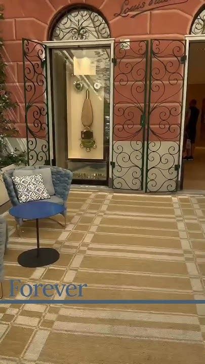 Зазирни всередину бутика Louis Vuitton у Мілані разом зі мною Youtube