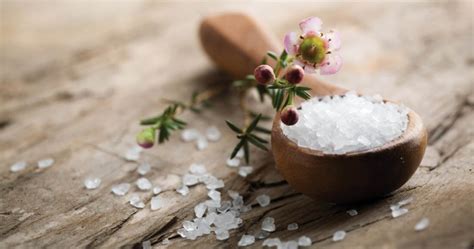 Умываться солью, чтобы кожа стала молодой, подтянутой и упругой ...