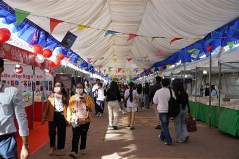 រដ្ឋមន្ត្រីក្រសួងអប់រំ លើកទឹកចិត្តយុវជនអានសៀវភៅឱ្យបានច្រើន ដើម្បីក្រេបយកចំណេះដឹងកម្រិតខ្ពស់