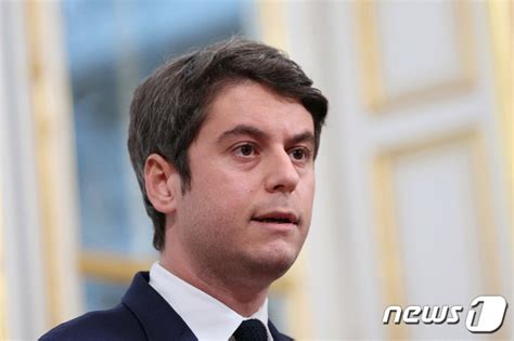 [포토] 농심 달래기 가브리엘 아탈 프랑스 총리 뉴스1
