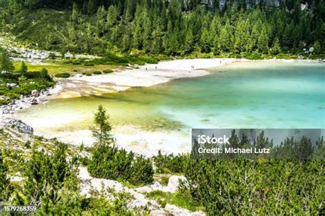 아침에 청록색 소라피스 호수의 아름다운 전망 소라피스 호수 돌로미티 벨루노 이탈리아 유럽 0명에 대한 스톡 사진 및 기타 이미지 Istock