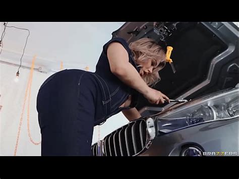 Muff Diving At The Mechanics Nika Venom Brazzers Stream Full From Zzfull Com Mecha