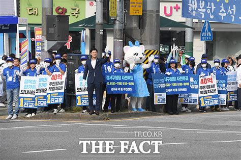 강서구청장 후보 출정식에 총출동 공방 펼치는 여·야 Tf포착 포토 기사 더팩트