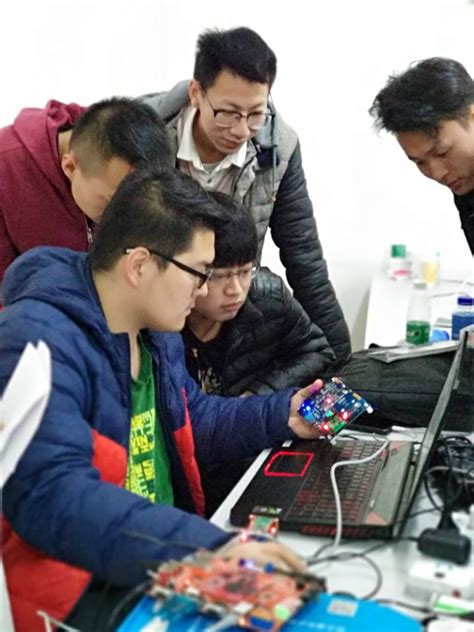 15电子信息工程专业赴华清远见成都中心进行嵌入式实习 实践训练 云南师范大学文理学院 信息工程学院